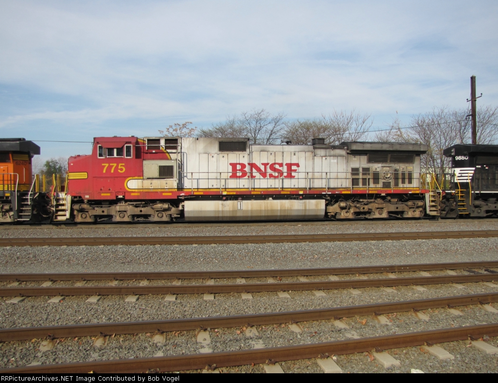 BNSF 775